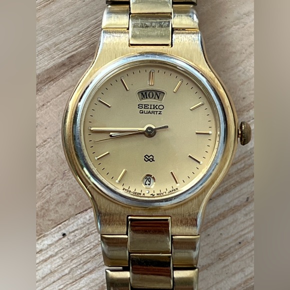 Seiko | Accessories | Seiko Sq Ultra Rare Ladies Watch Vintage Gold Tone Bracelet Dial Day Date ...